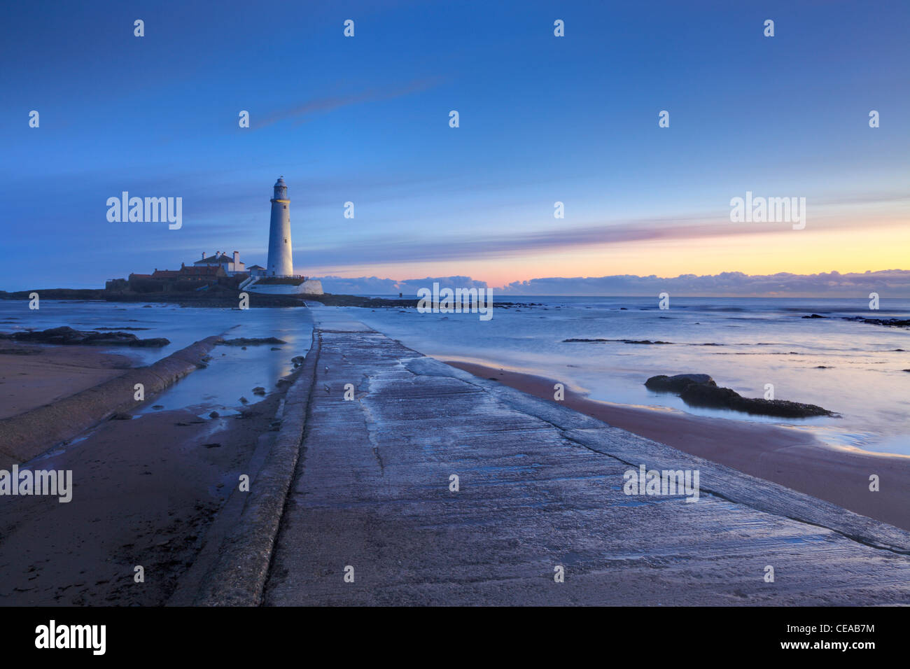 Twilight over St Marys lighthouse at Whitley Bay North Tyneside, Tyne ...