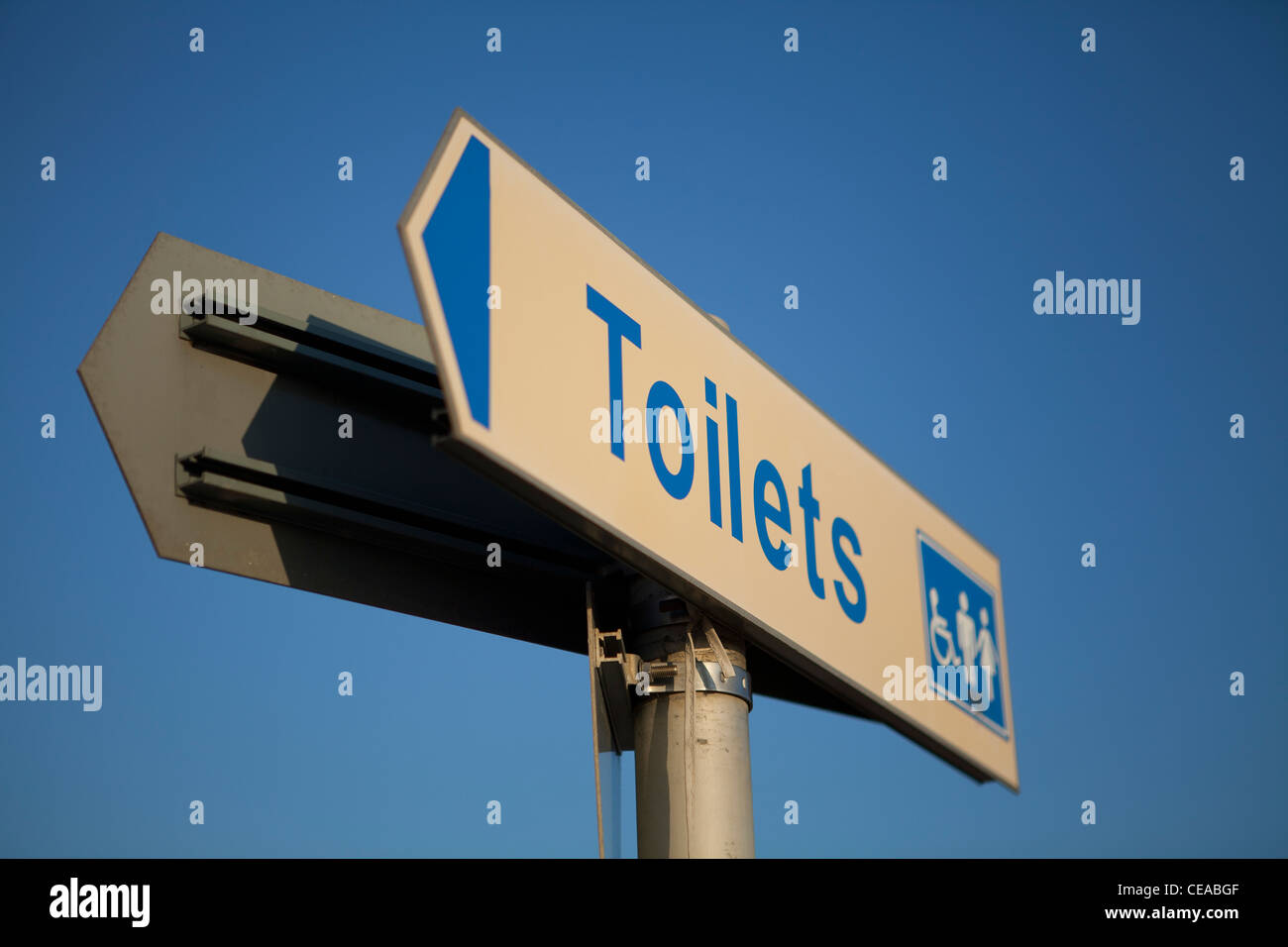 Toilets direction sign hi-res stock photography and images - Alamy