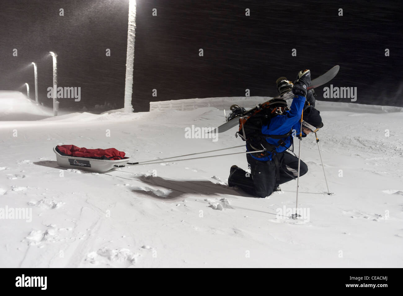 A nowboarder exercising sledge pulling up the slope of Pyhätunturi ...