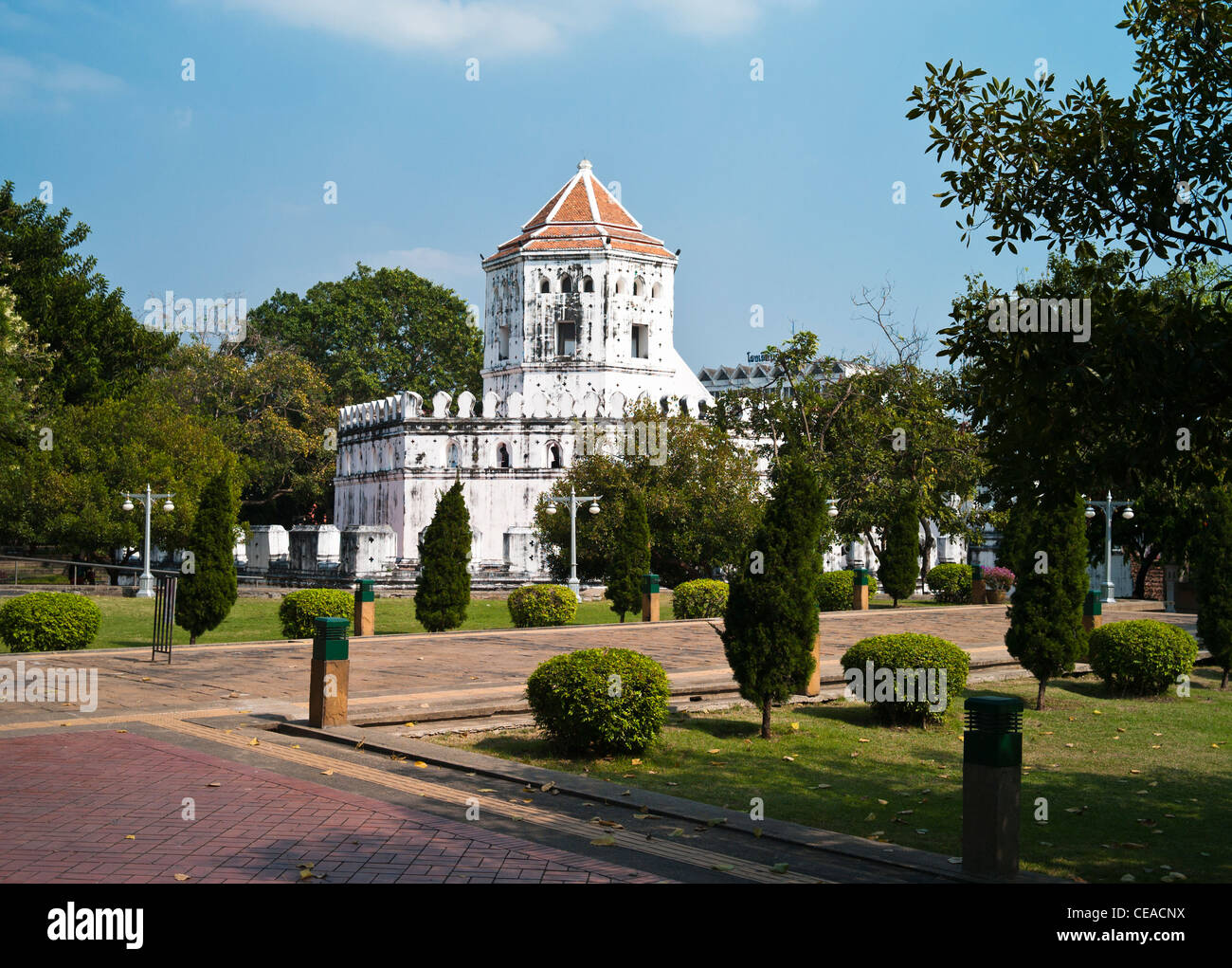 Phra Sumane Fort, Suan Santichaiprakarn Park, Bangkok, Thailand Stock ...