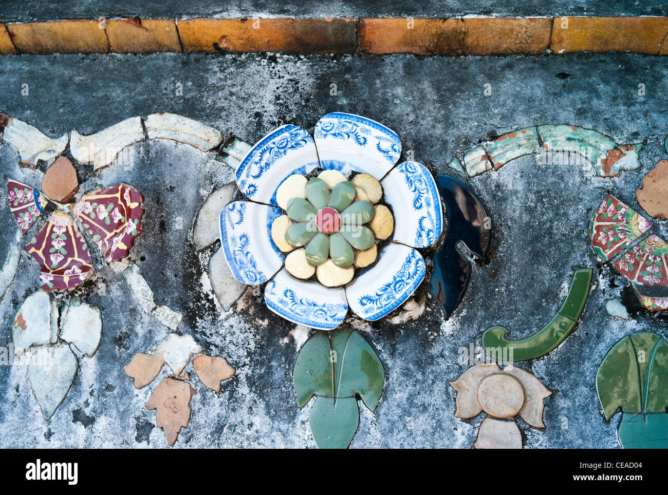 Wat arun temple wall hi-res stock photography and images - Alamy