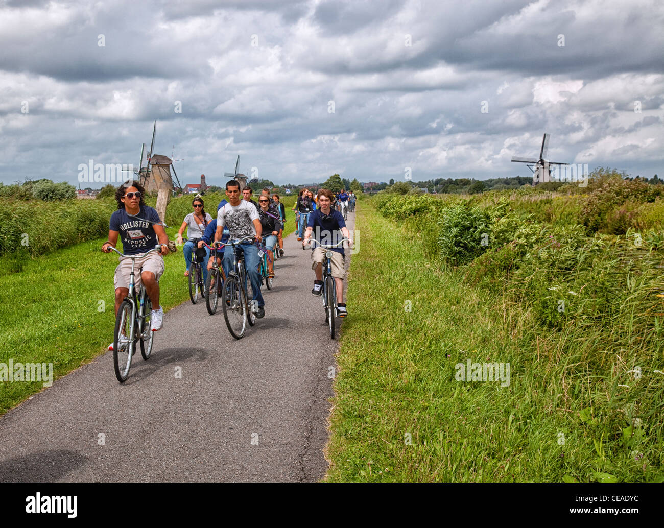Bicycle tour of the windmill complex in Kinderdijk, The Netherlands ...