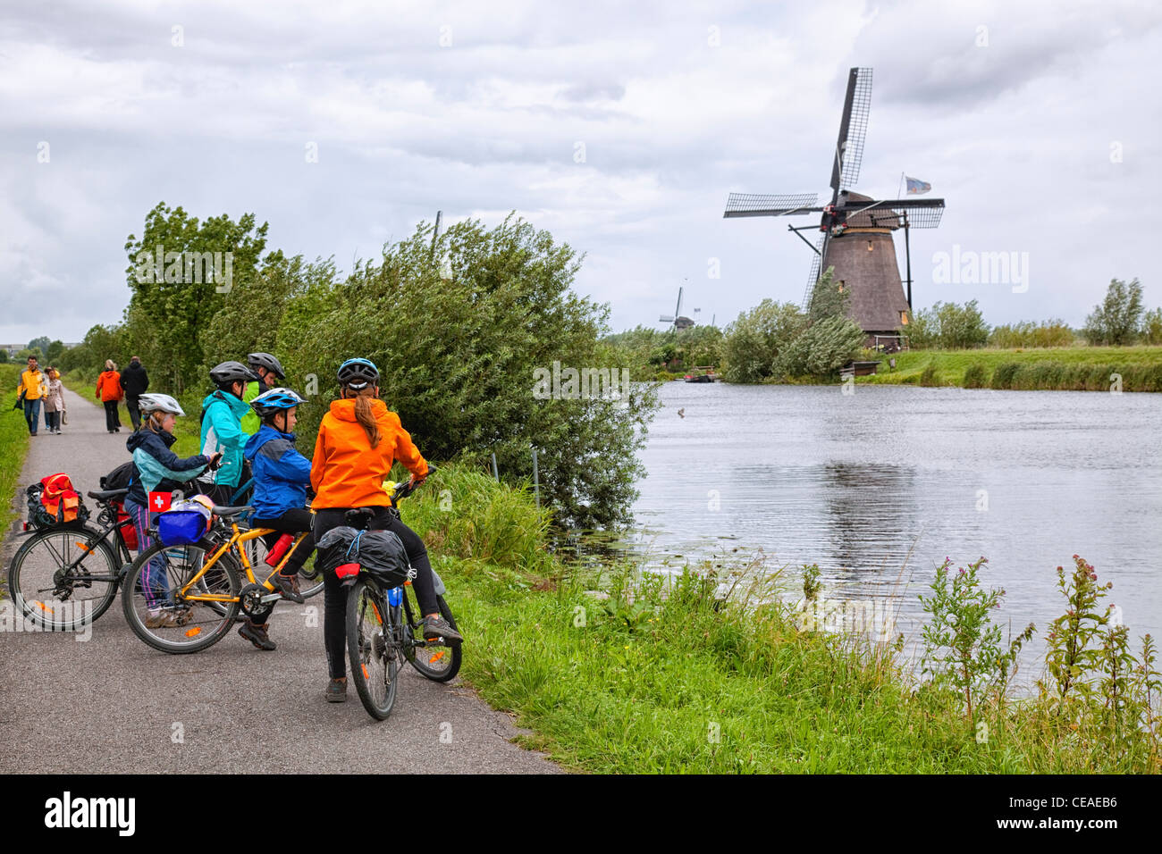 Bicycle tour of the windmill complex in Kinderdijk, The Netherlands ...