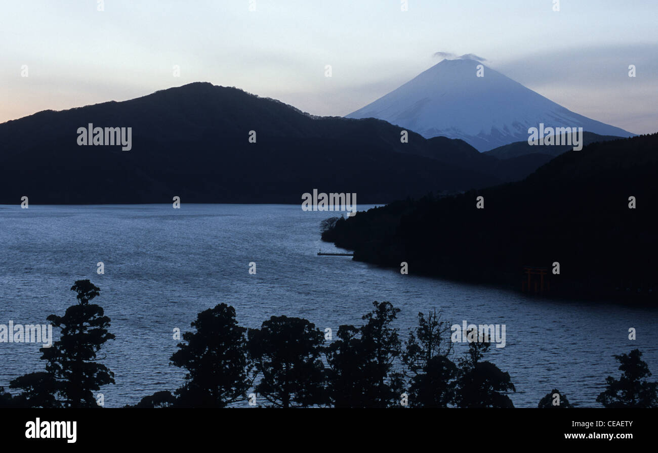 Lake Ashino at dusk, with Mount Fuji in a distance, Hakone, Kanagawa ...