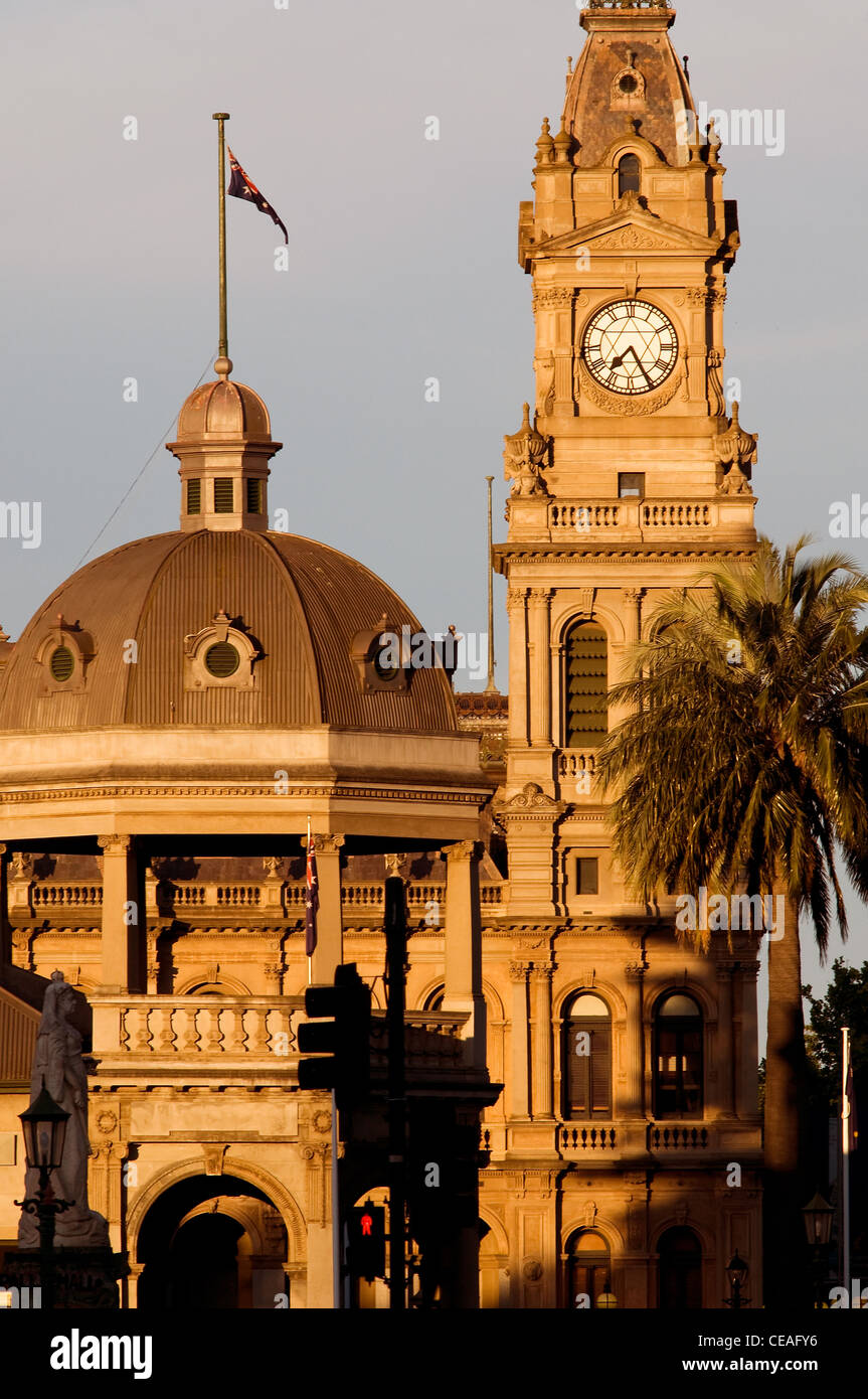 Bendigo RSL Memorial Hall & Military Museum and Post Office Stock Photo ...