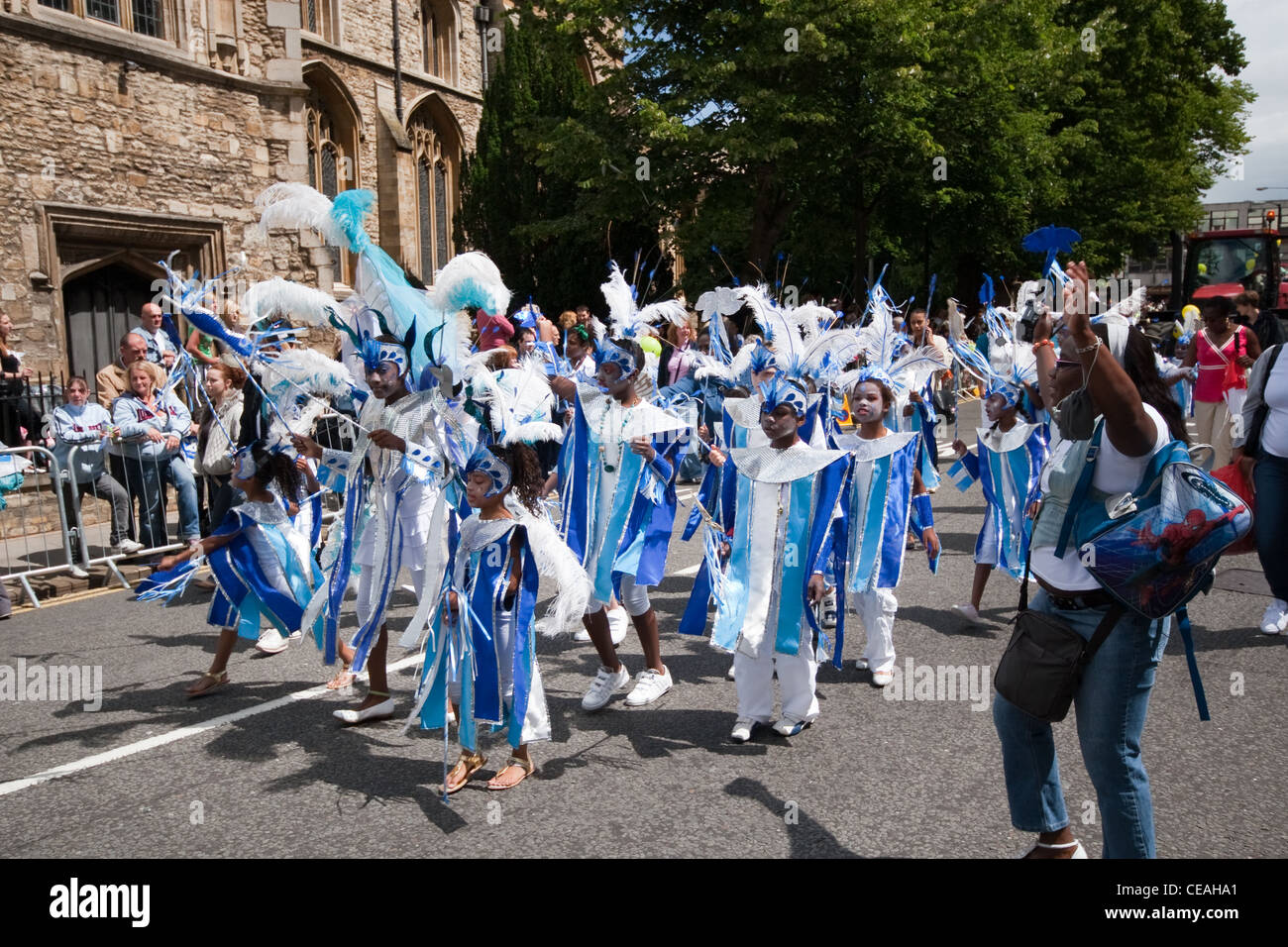 Singing parade hi-res stock photography and images - Alamy