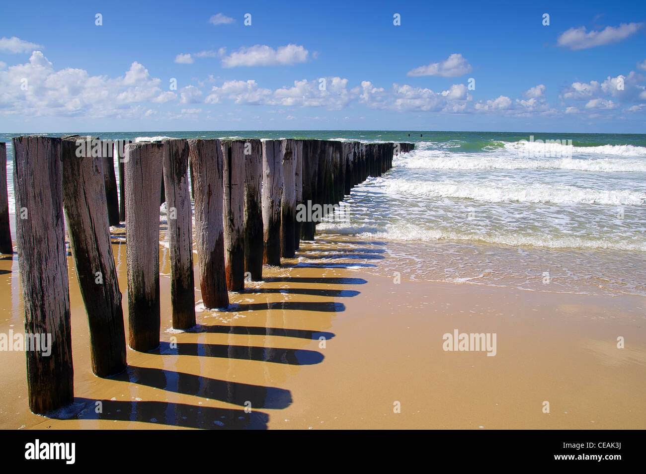 Sun rays and breakwaters hi-res stock photography and images - Alamy