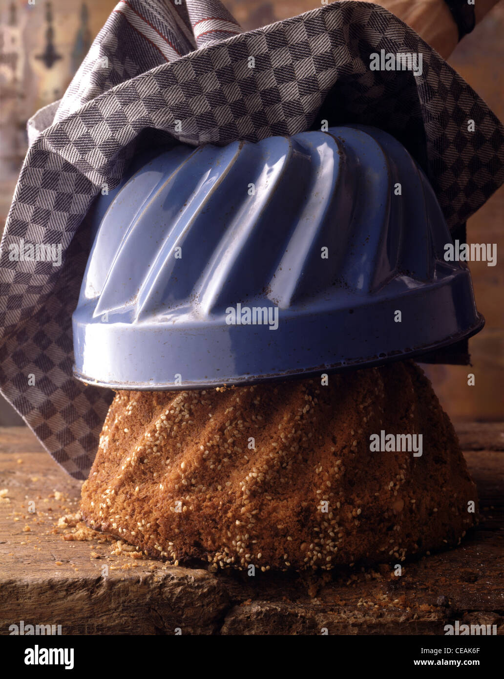 Making a cake steps hi-res stock photography and images - Alamy