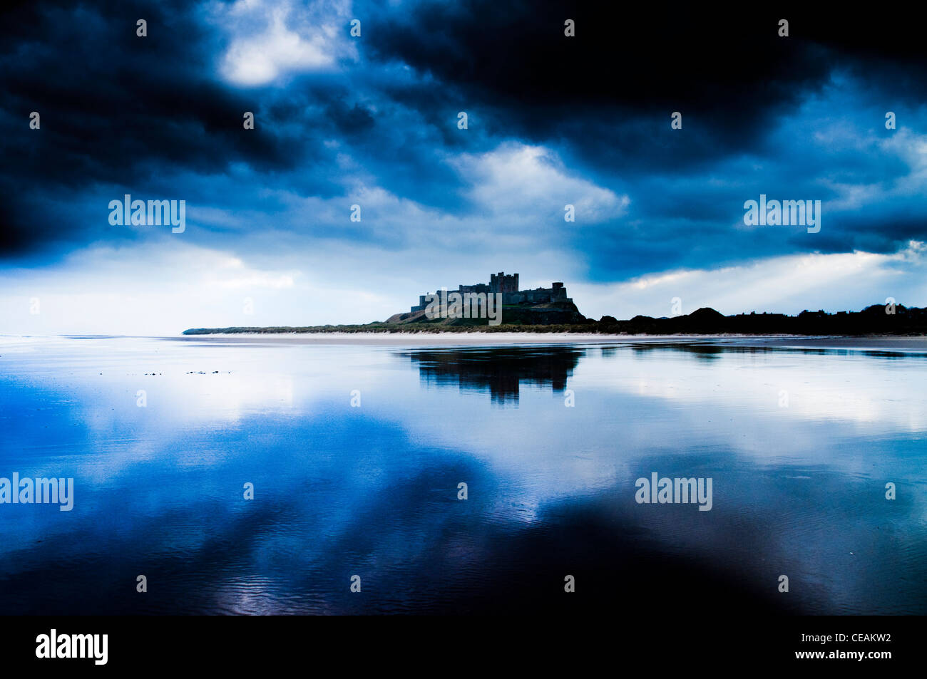 Bamborough castle hi-res stock photography and images - Alamy