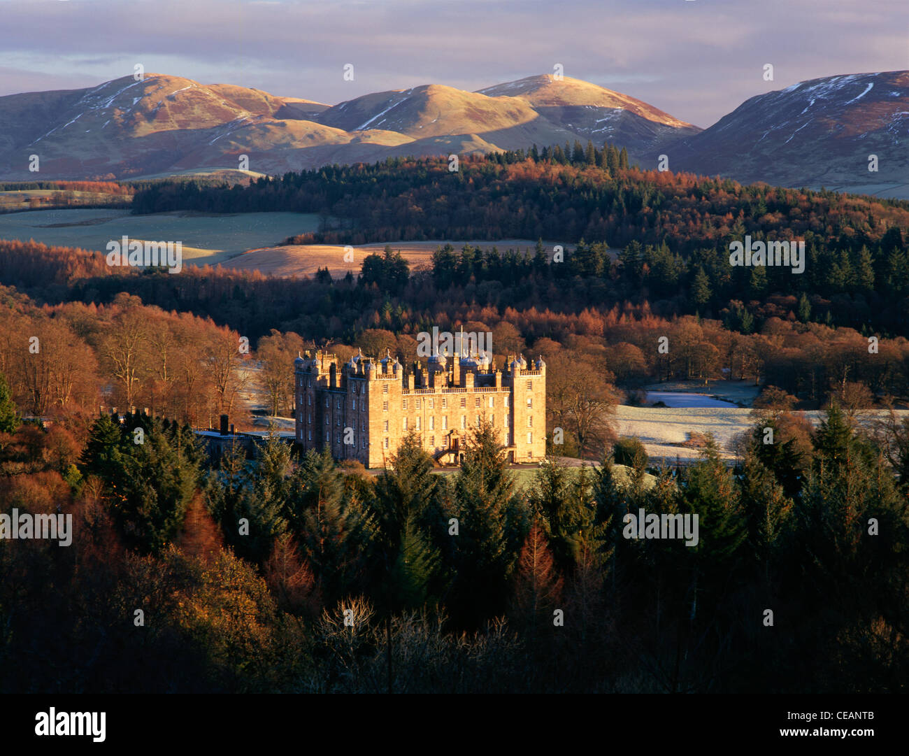 Scottish castle in the snow hi-res stock photography and images - Alamy