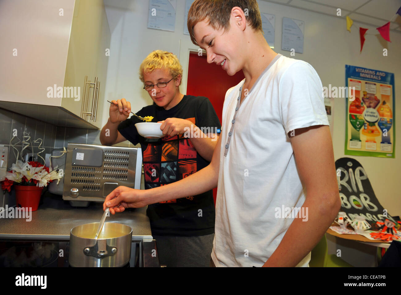 Teenage youth uk hi-res stock photography and images - Alamy