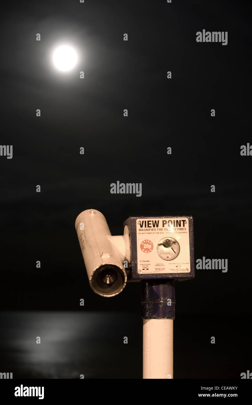 Telescope looking at the moon Stock Photo - Alamy