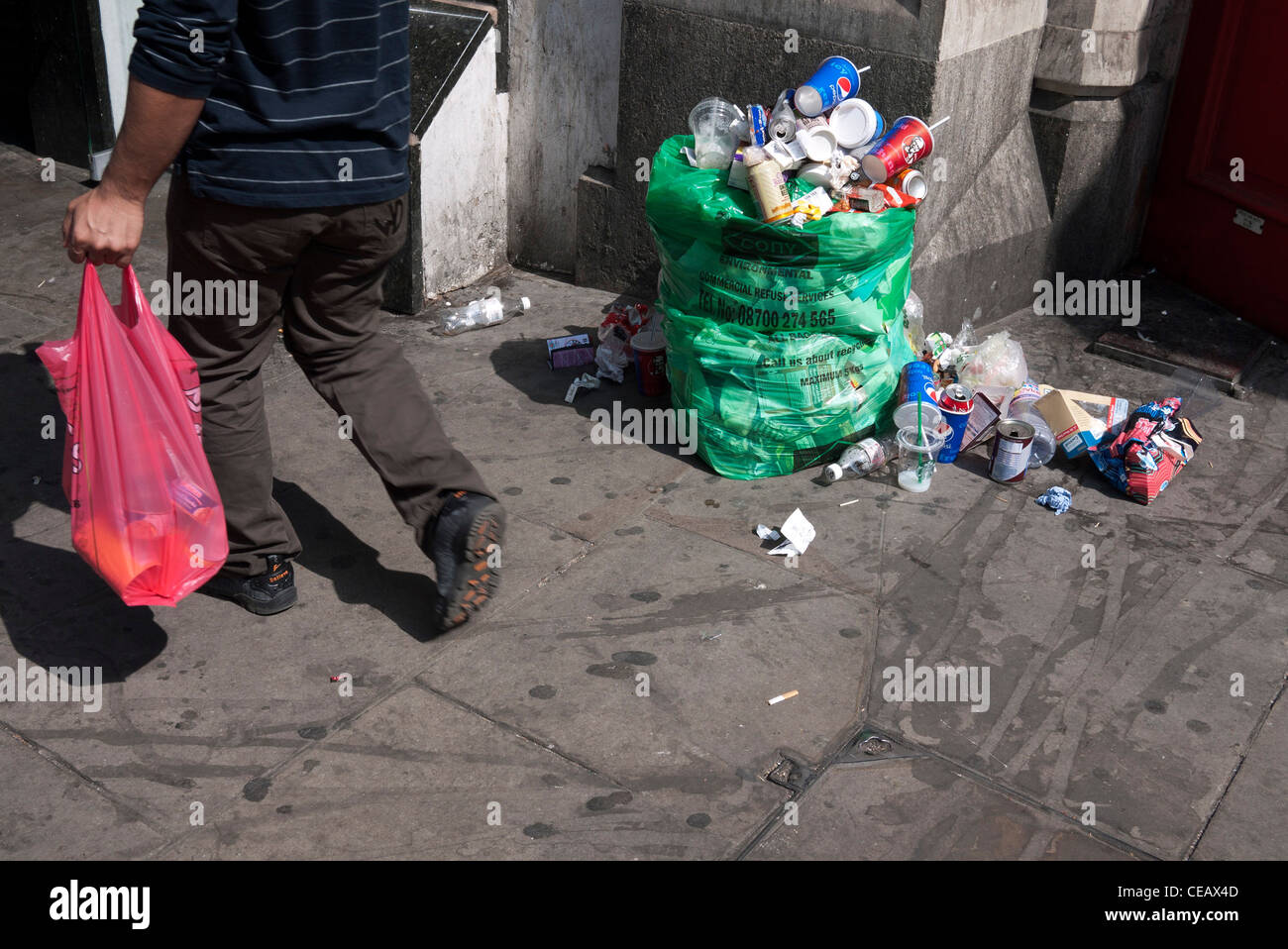 Trash street litter hi-res stock photography and images - Alamy