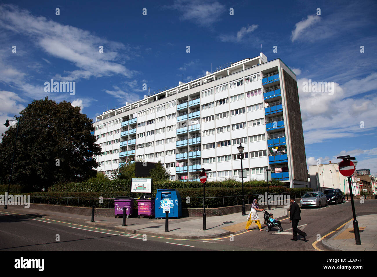 Tower block east london hi-res stock photography and images - Alamy