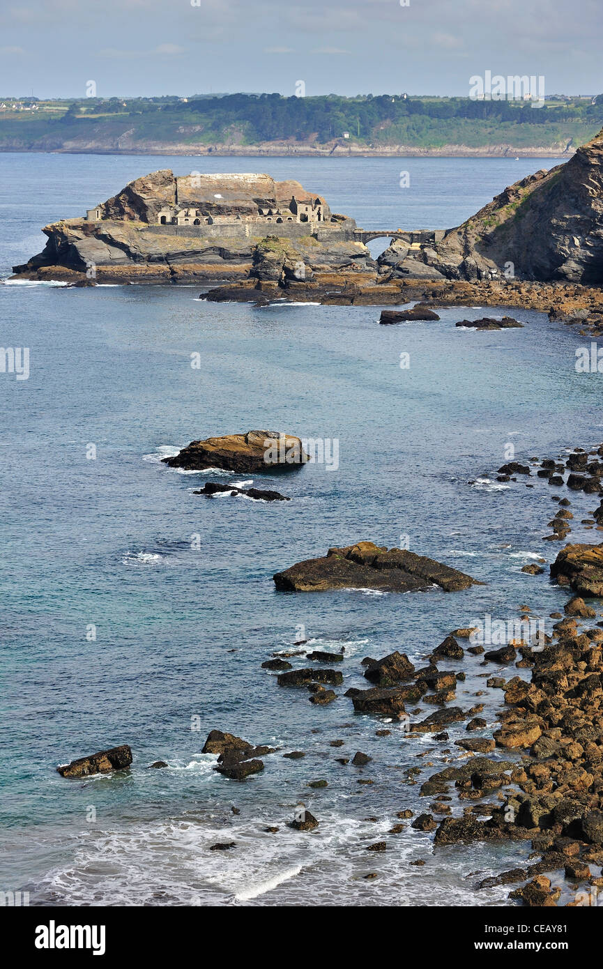 Vauban fortress at the Pointe des Capucins at Roscanvel, Finistère ...