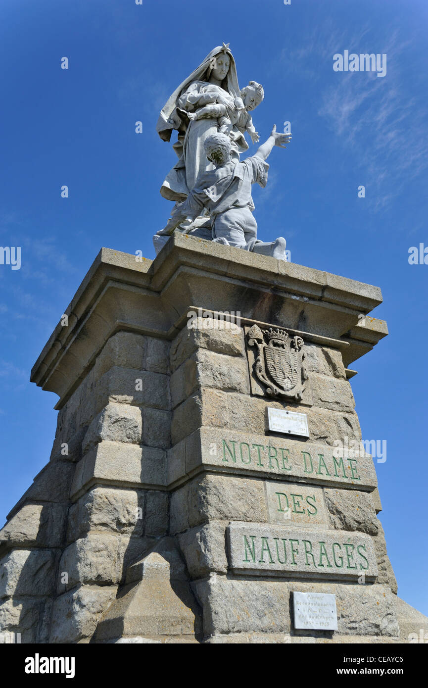 Shipwrecked statue hi-res stock photography and images - Alamy