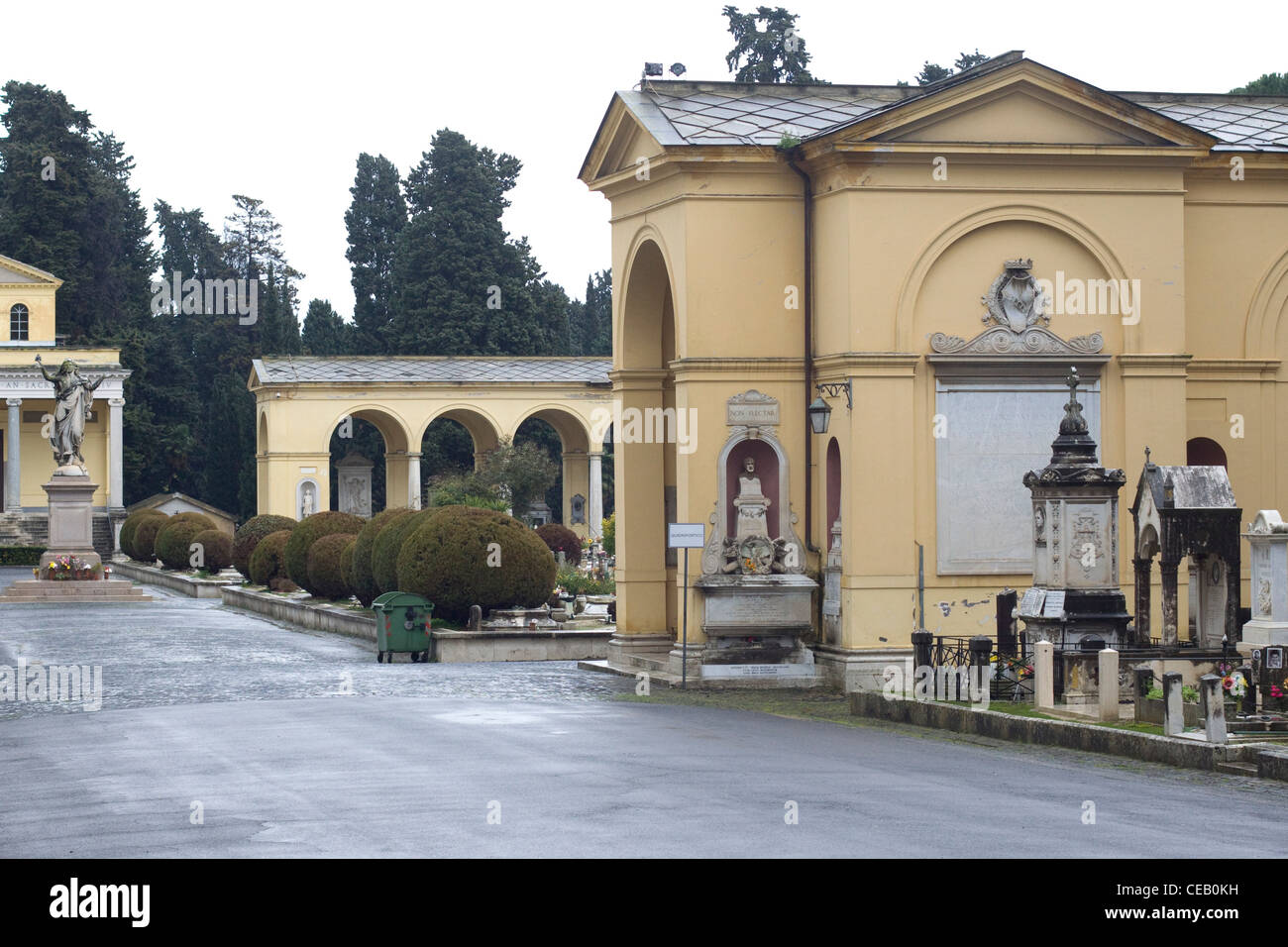 Campo Verano cemetery in Rome Italy Stock Photo - Alamy