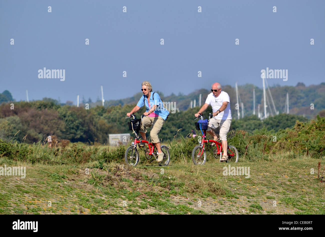 solent way footpath lymington hampshire Stock Photo - Alamy