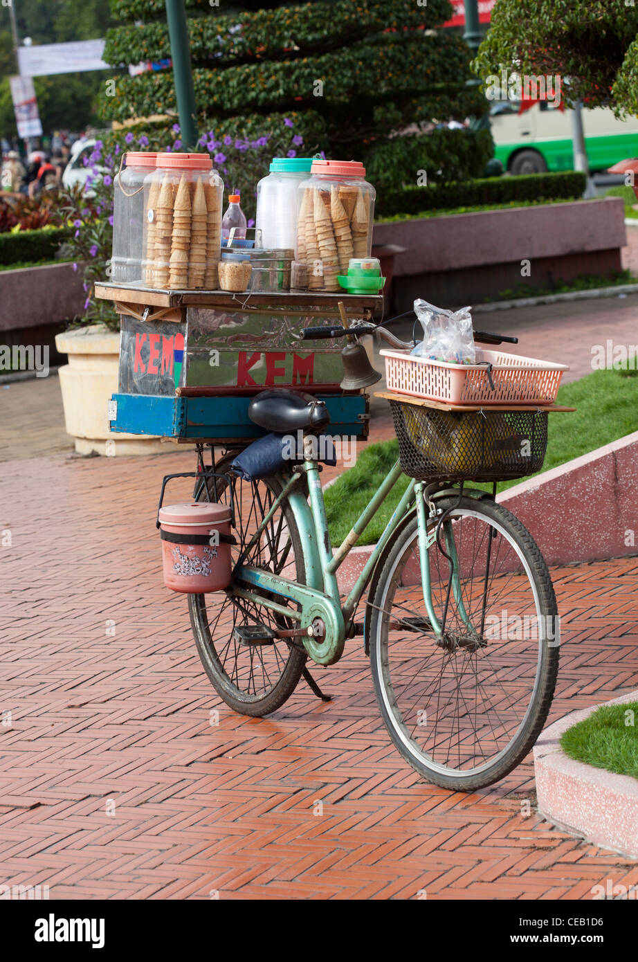 Bicycle Ice Cream Vendor Ho Chi Minh Vietnam Stock Photo - Alamy