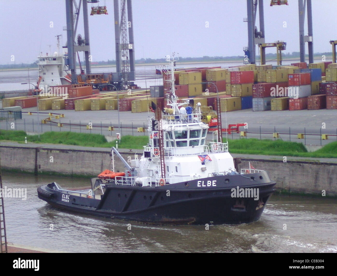 The tugboat Elbe in the Northern sluice of Bremerhaven, Germany Stock ...