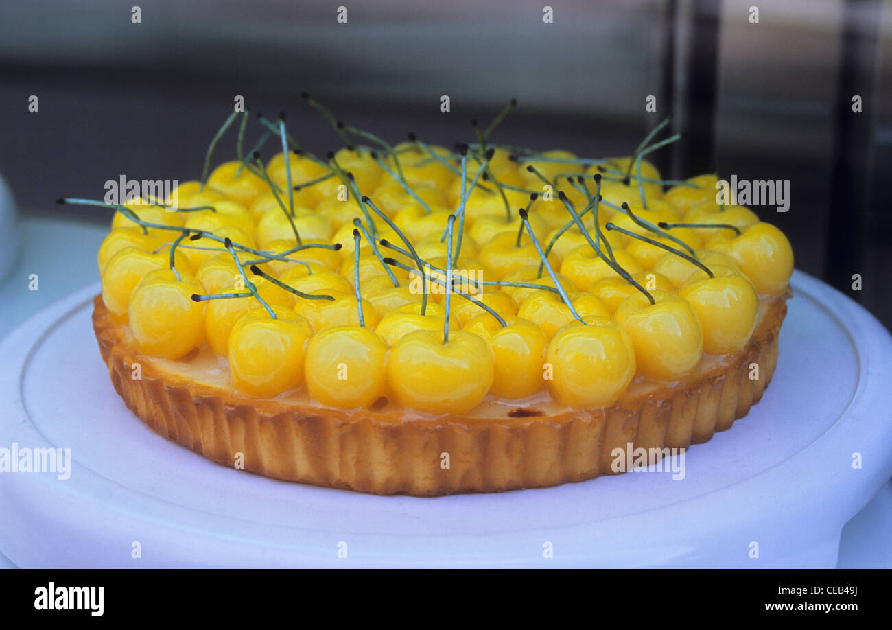 Cherry cake in a bakery window, Tokyo, Japan Stock Photo - Alamy