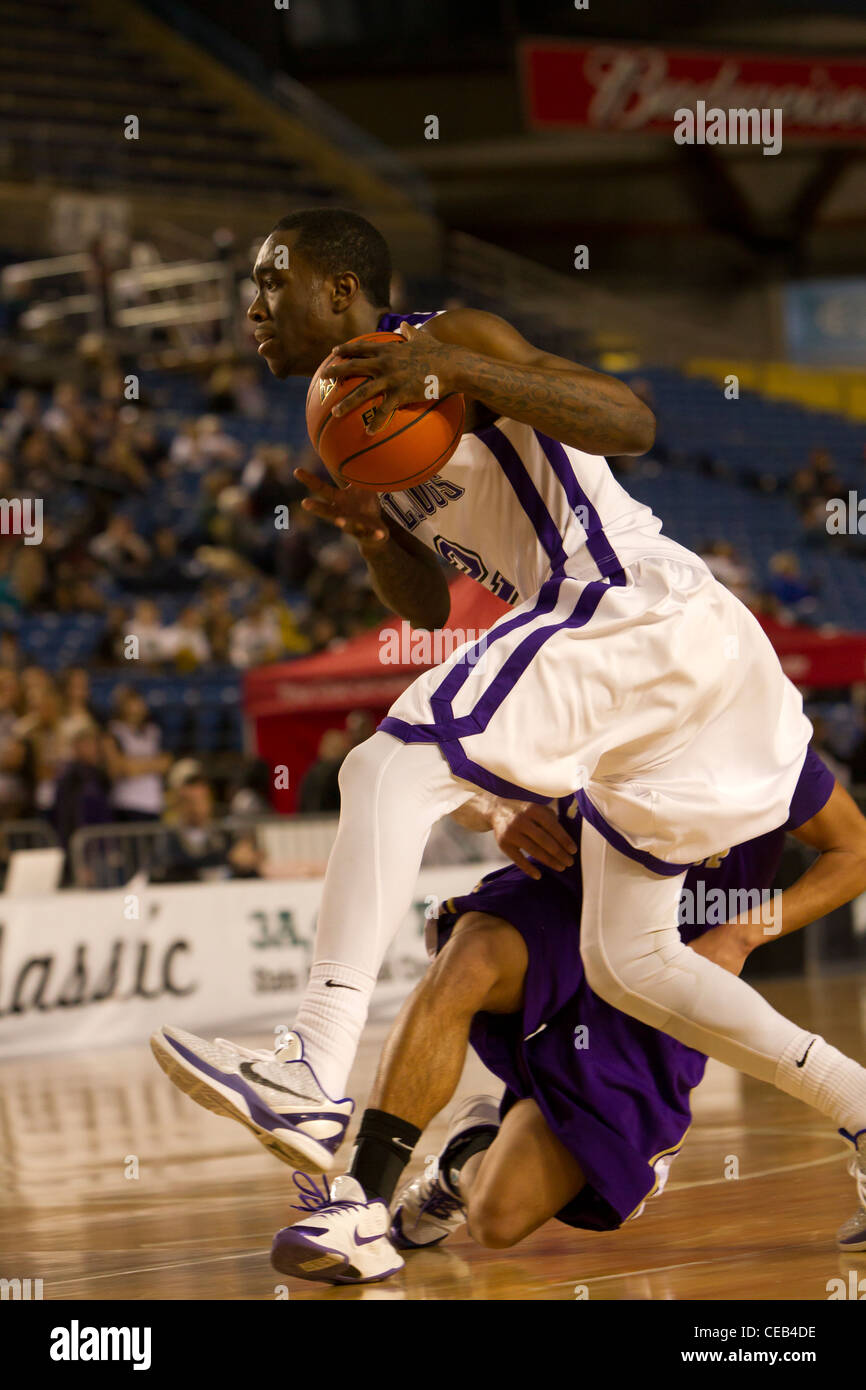 Tony Wroten Dunk
