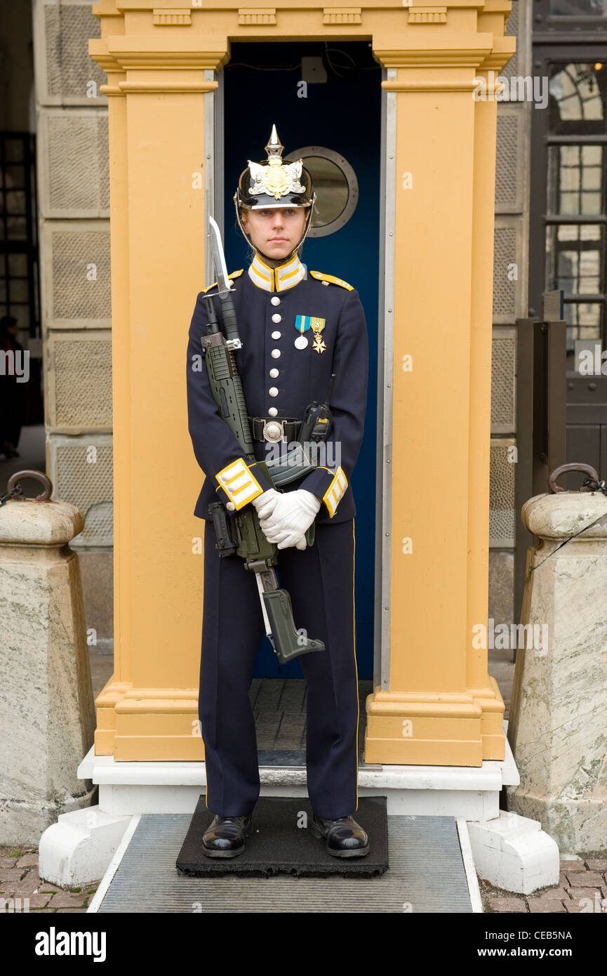 Her royal protection officer hi-res stock photography and images - Alamy