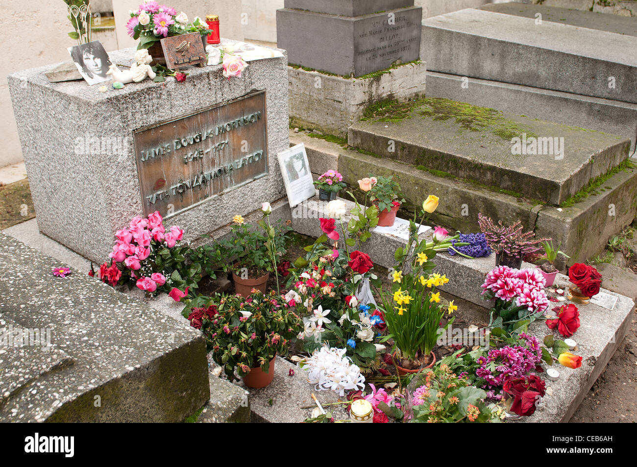 the tomb of Jim Morrison in Père Lachaise Cemetery in Paris Stock Photo ...