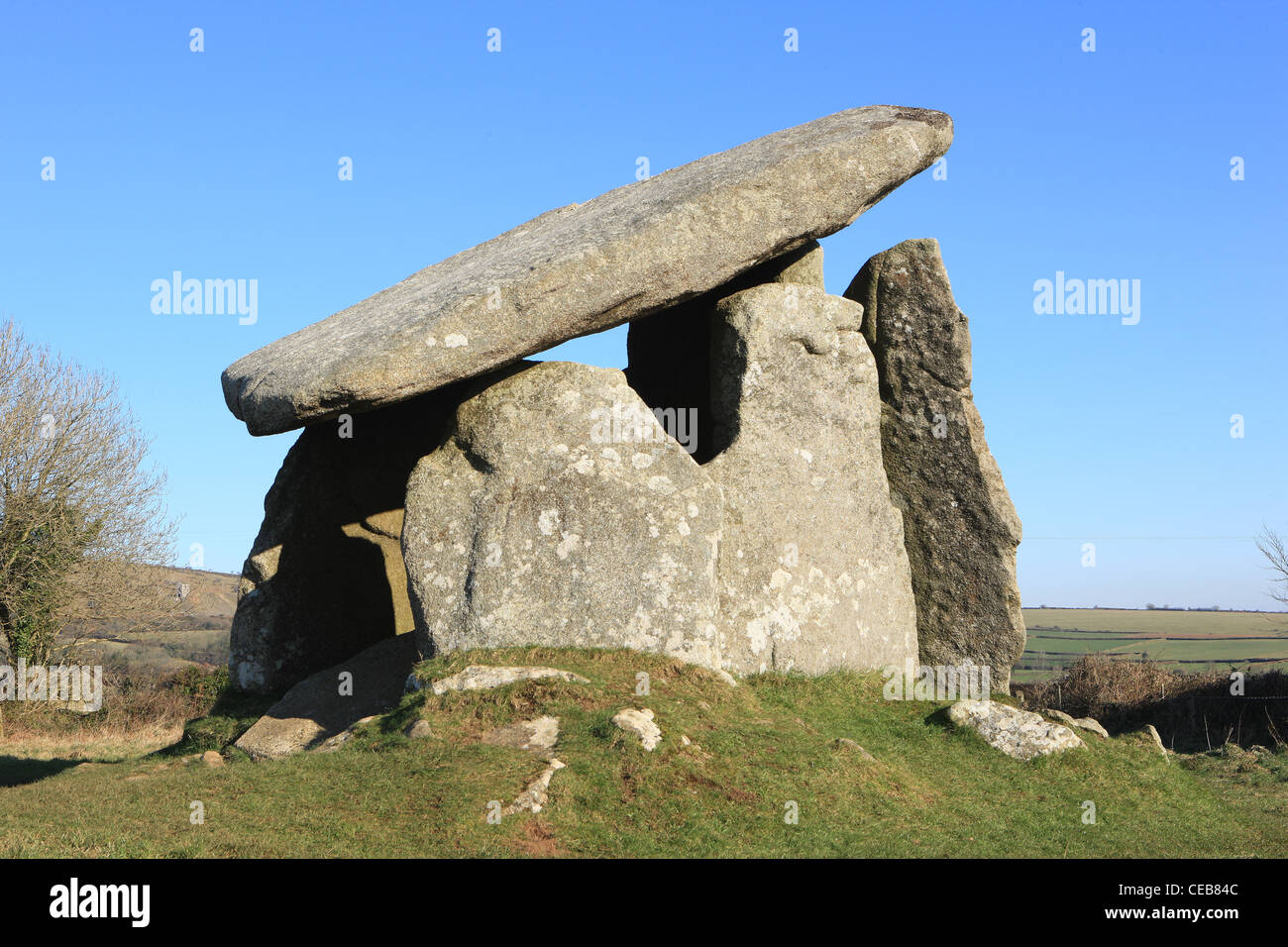 Trethevy quoit cornwall hi-res stock photography and images - Alamy