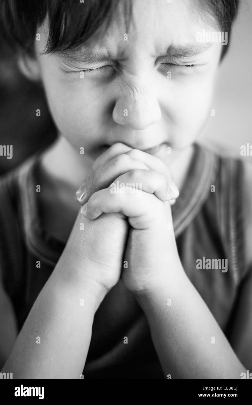 Photo boy at prayer Stock Photo - Alamy