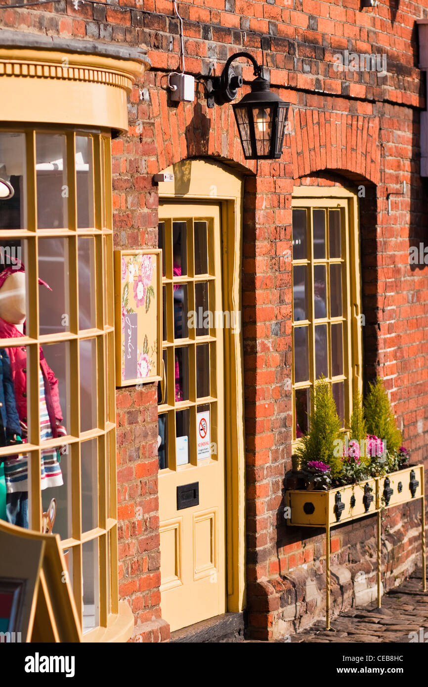 Shop window and door hi-res stock photography and images - Alamy