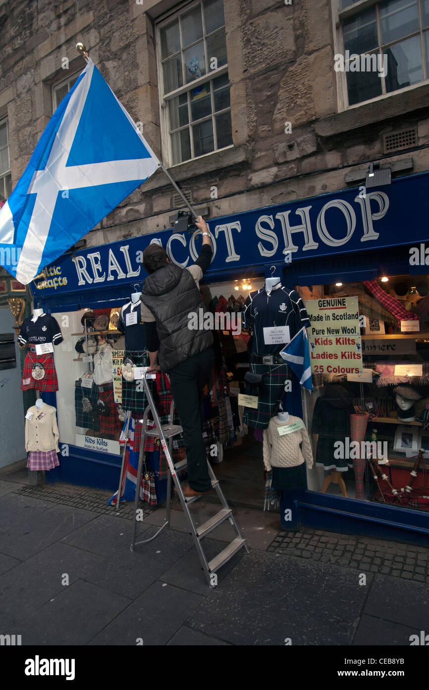 man raises scottish flag on royal mile edinburgh Stock Photo - Alamy