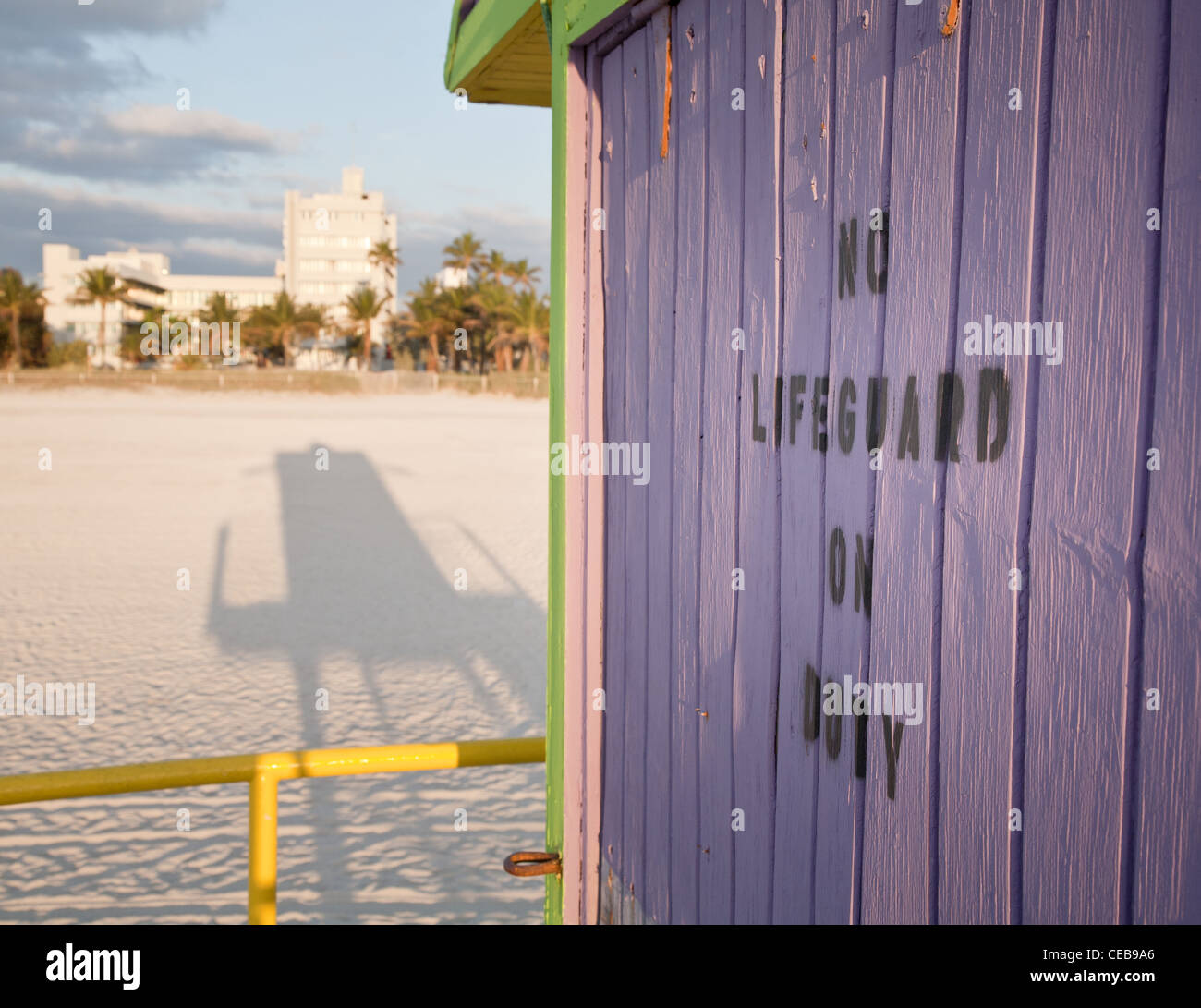 Purple lifeguard station frames beach and shadow Stock Photo - Alamy