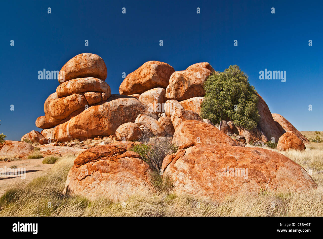 DEVIL'S MARBLES, NORTHERN TERRITORY, NT, AUSTRALIA, OUTBACK Stock Photo ...