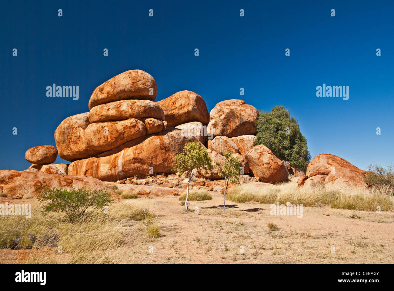 DEVIL'S MARBLES, NORTHERN TERRITORY, NT, AUSTRALIA, OUTBACK Stock Photo ...