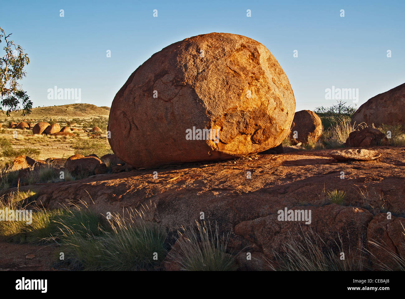 DEVIL'S MARBLES, NORTHERN TERRITORY, NT, AUSTRALIA, OUTBACK Stock Photo ...