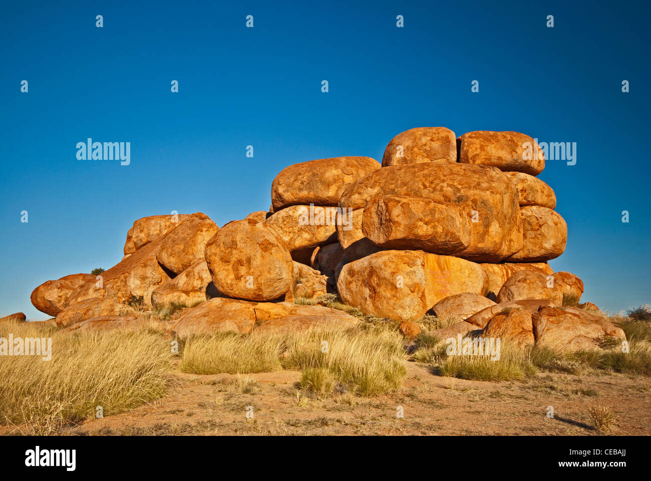 DEVIL'S MARBLES, NORTHERN TERRITORY, NT, AUSTRALIA, OUTBACK Stock Photo ...