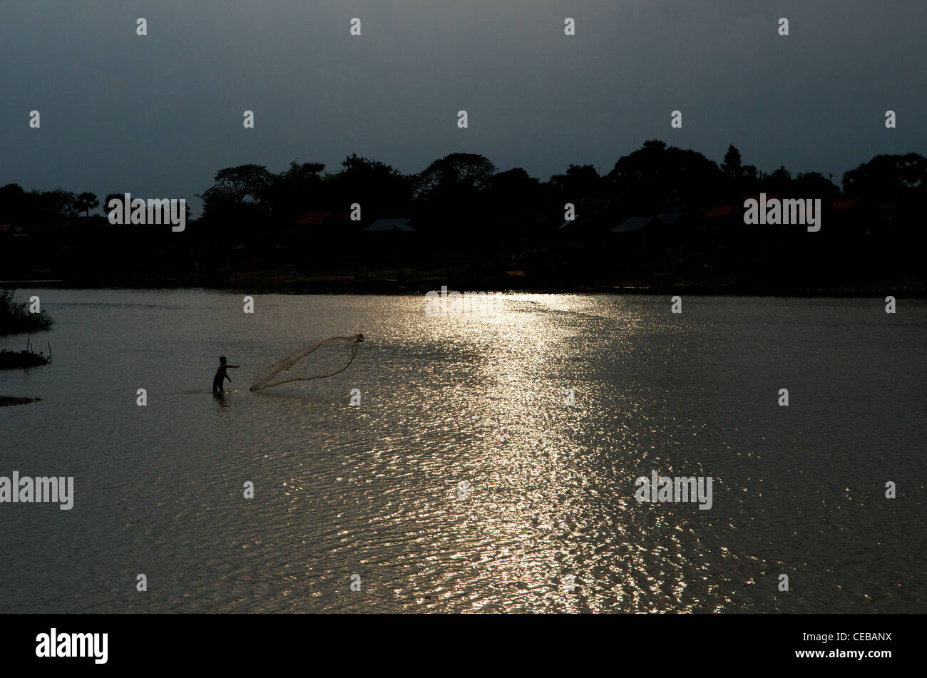 Khmer fishermen hi-res stock photography and images - Alamy