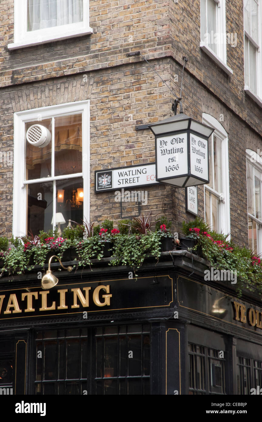 Ye Old Watling Pub in teh City of London on Watling Street Stock Photo ...