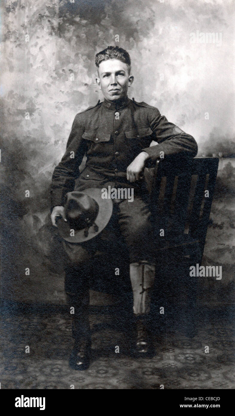 Wwi soldier uniform hi-res stock photography and images - Alamy