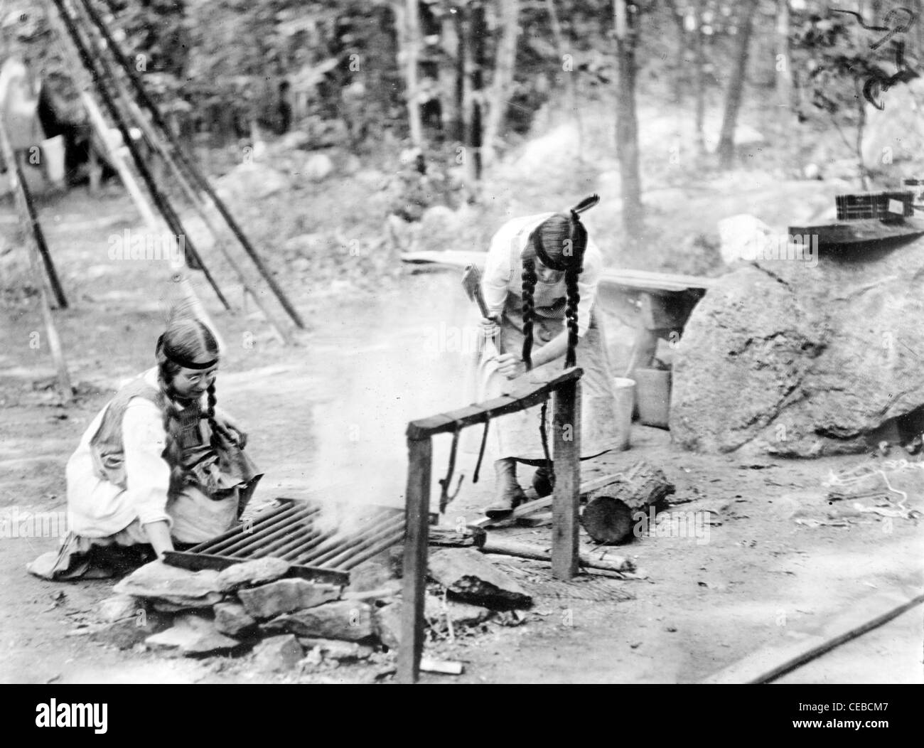 Scouts fire hi-res stock photography and images - Alamy