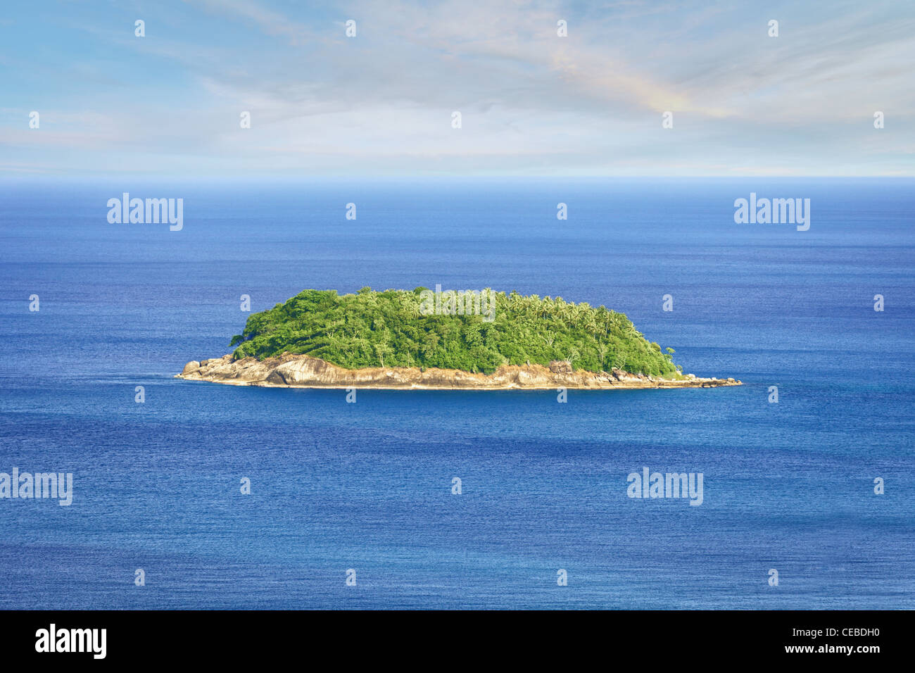 Tropical island in the ocean hi-res stock photography and images - Alamy