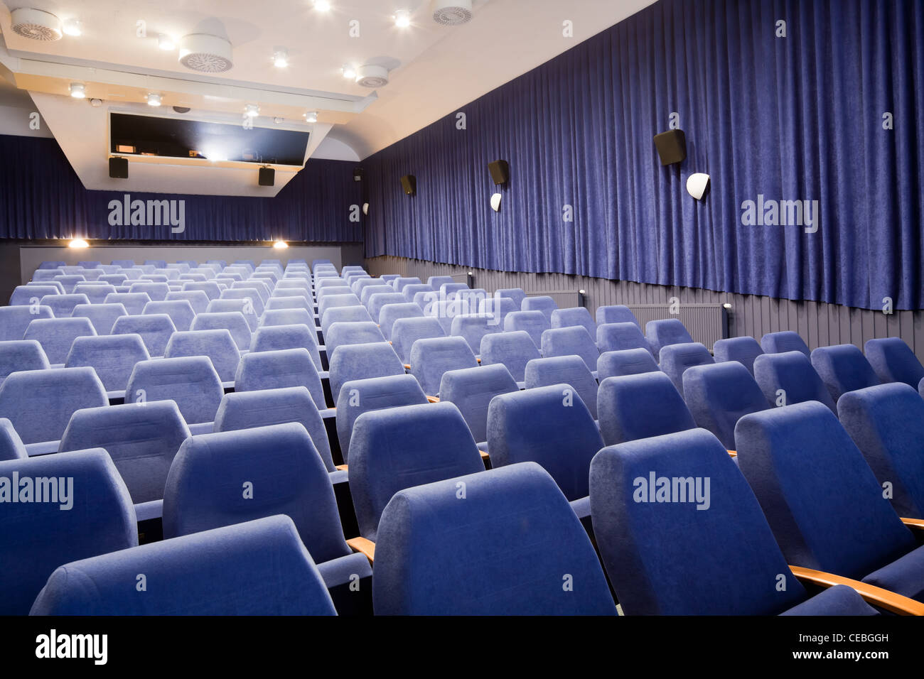 Line at movie theater hi-res stock photography and images - Alamy