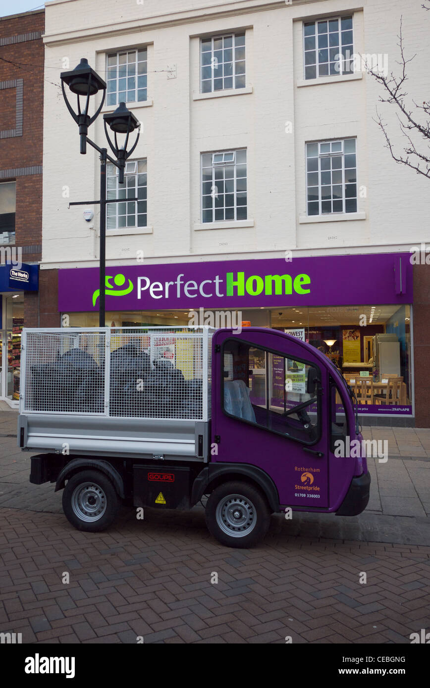 Litter vehicle hi-res stock photography and images - Alamy