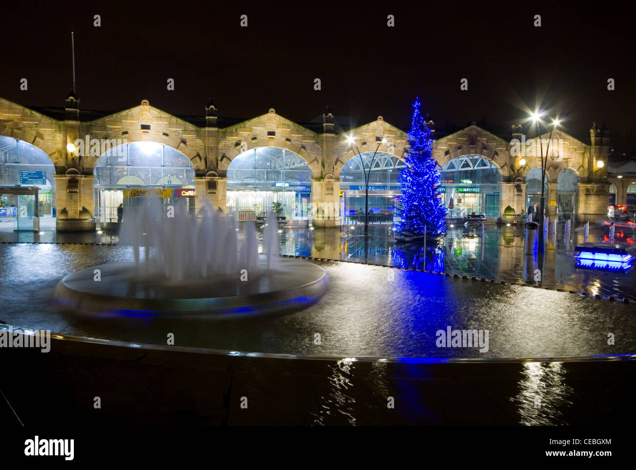 Trains at sheffield station hi-res stock photography and images - Alamy