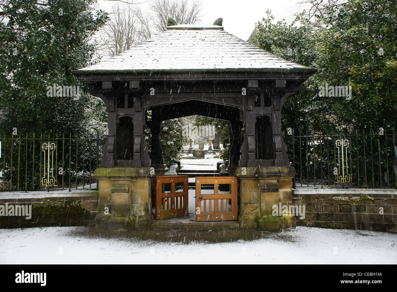 Church gates hi-res stock photography and images - Alamy