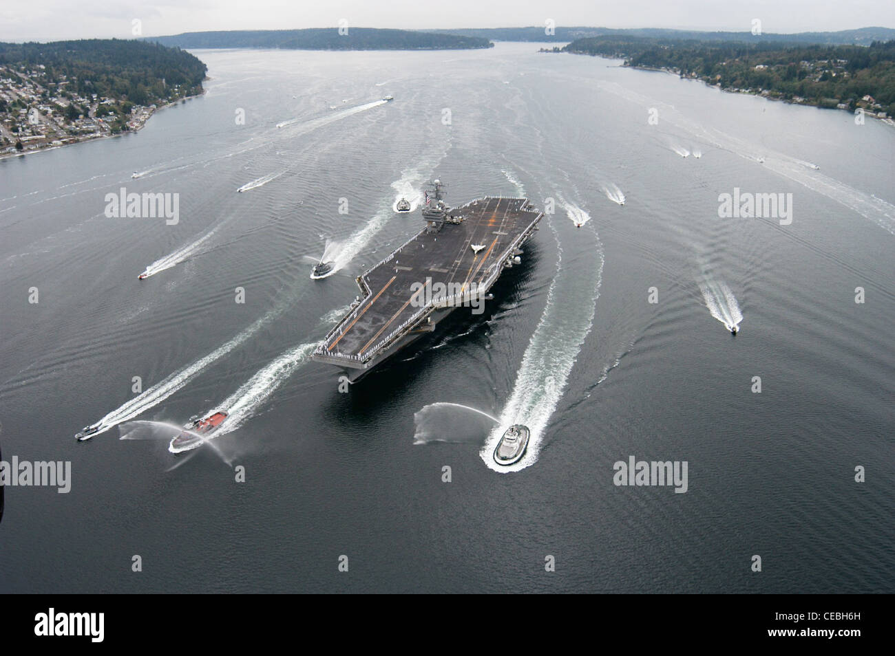 USS Carl Vinson (CVN 70) arrives in her homeport of Bremerton ...