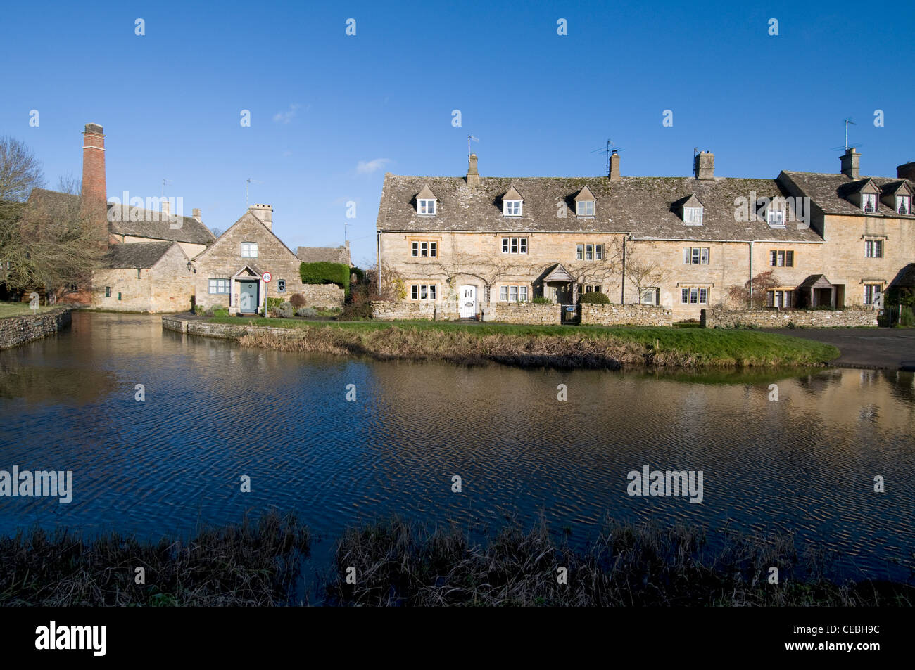 Blue sky river windrush english village hi-res stock photography and ...