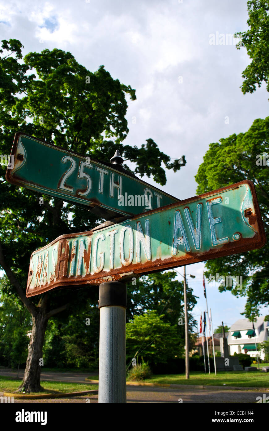 Old rusty street sign of 25th St and Washington Ave Stock Photo - Alamy