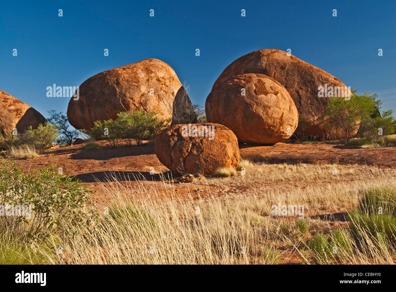 DEVIL'S MARBLES, NORTHERN TERRITORY, NT, AUSTRALIA, OUTBACK Stock Photo ...